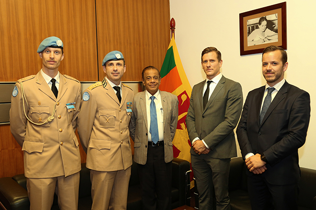 © Reproduction of news items is permitted when used without any ...